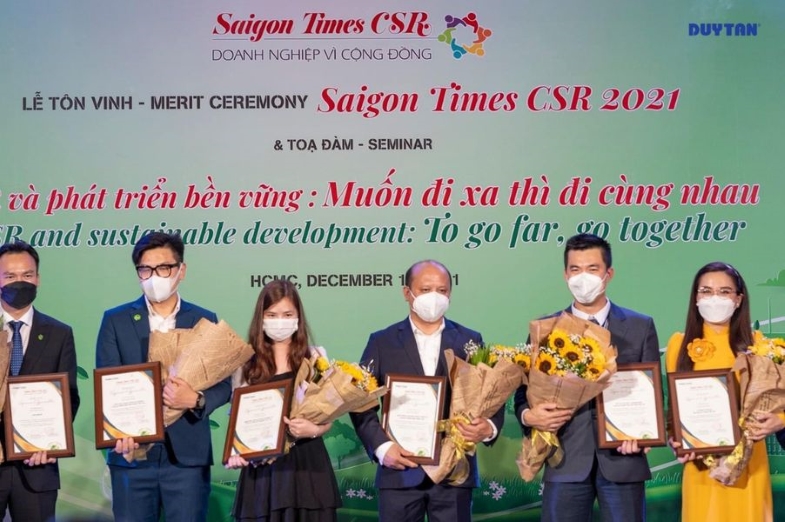 DUY TAN HAS BEEN HONORED AS "ENTERPRISE FOR THE COMMUNITY - SAIGONTIMES CSR 2021 - Duy Tan Plastics