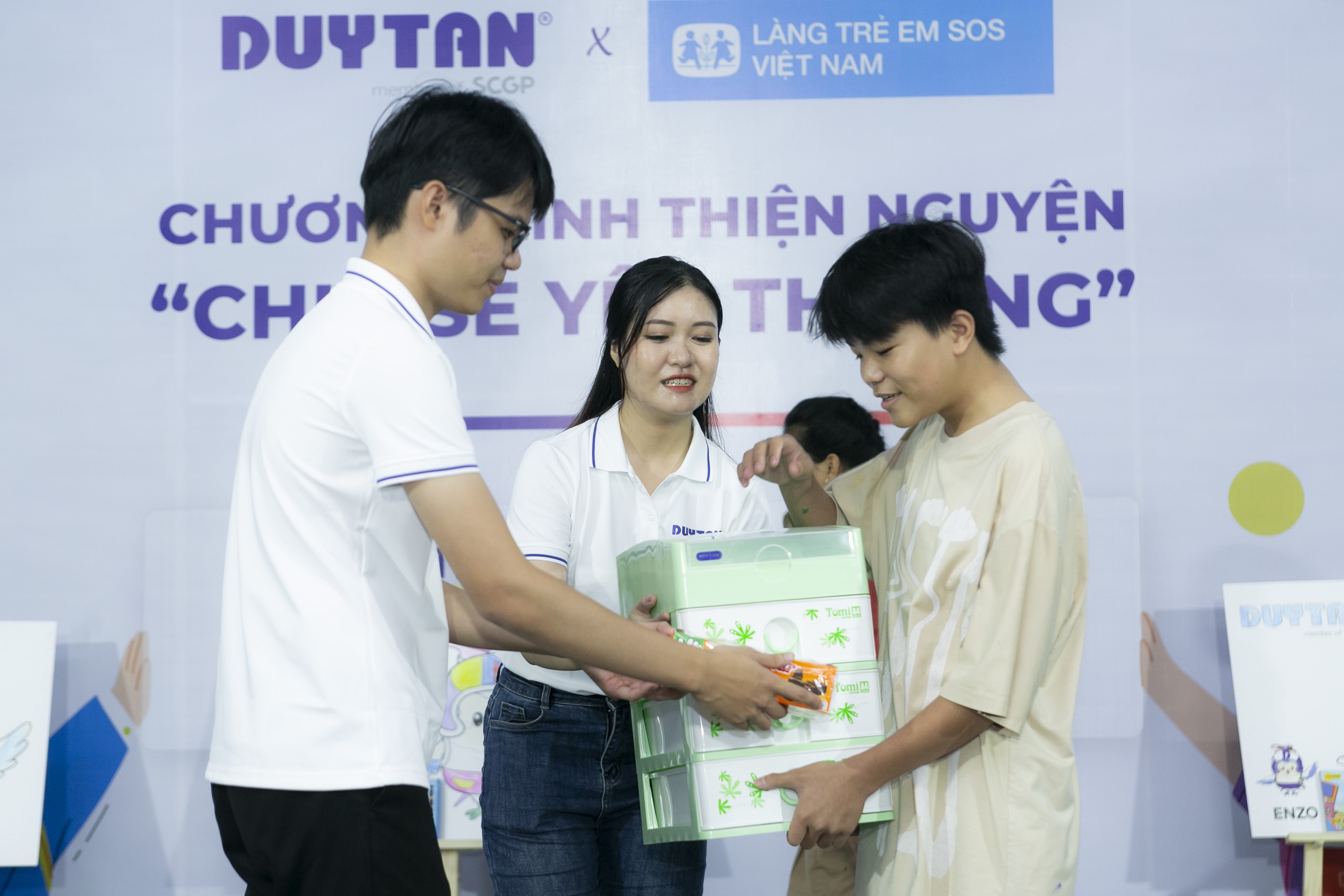 DUY TÂN CHIA SẺ YÊU THƯƠNG TỚI LÀNG TRẺ EM SOS GÒ VẤP - TP.HCM - Nhựa Duy Tân