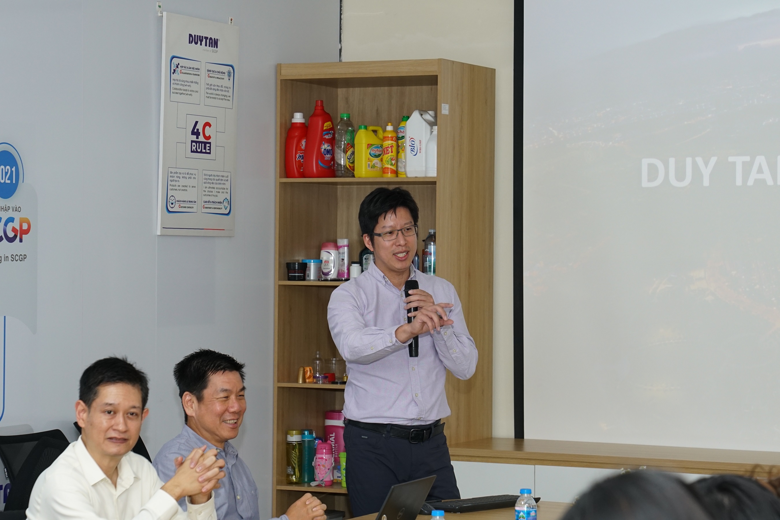 SCGP & NHÓM CHUYÊN GIA CỔ PHIẾU THÁI LAN THAM QUAN NHÀ MÁY DUY TÂN LONG AN - Nhựa Duy Tân