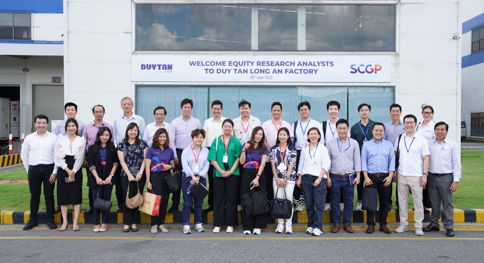 SCGP & NHÓM CHUYÊN GIA CỔ PHIẾU THÁI LAN THAM QUAN NHÀ MÁY DUY TÂN LONG AN - Nhựa Duy Tân