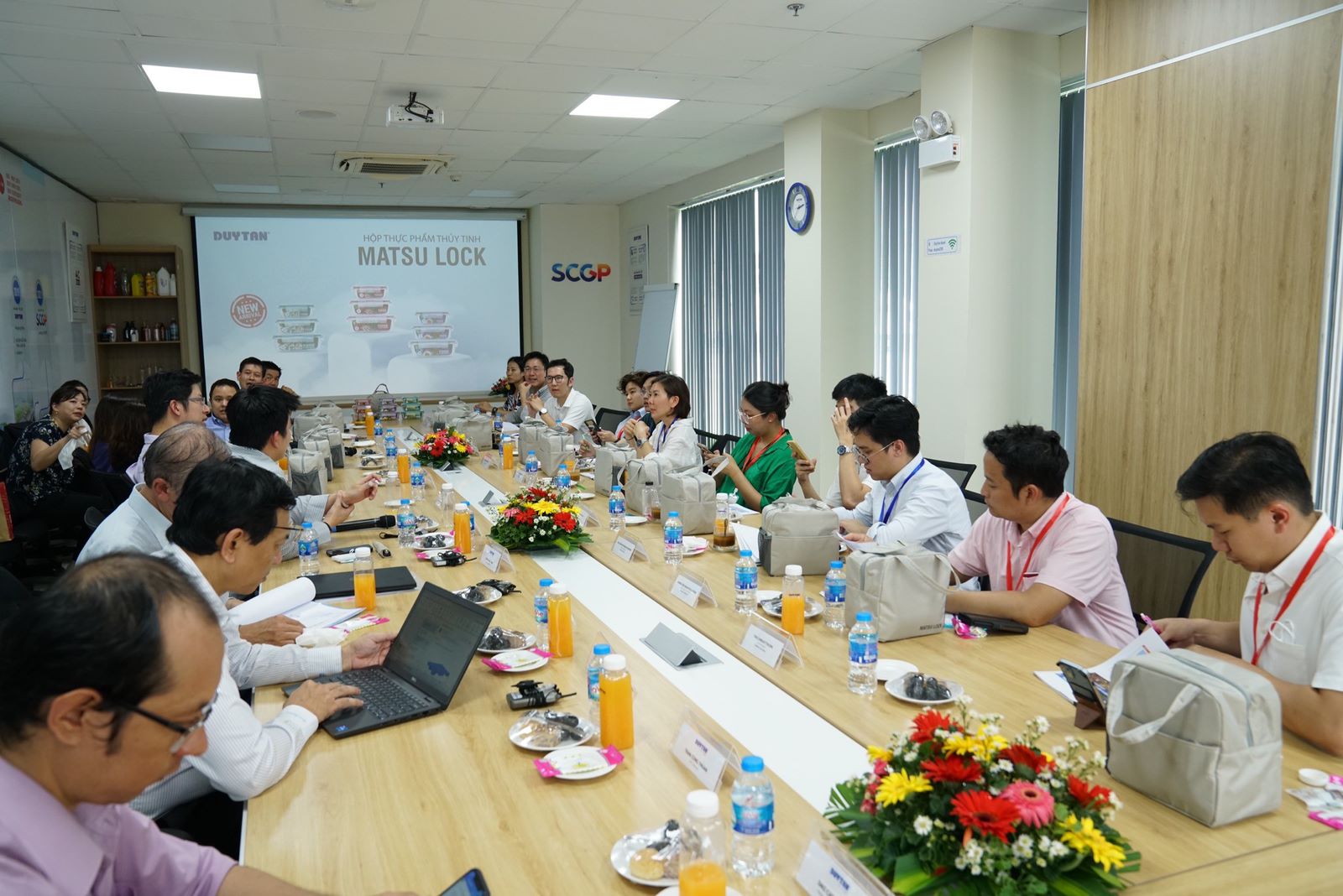 SCGP & NHÓM CHUYÊN GIA CỔ PHIẾU THÁI LAN THAM QUAN NHÀ MÁY DUY TÂN LONG AN - Nhựa Duy Tân