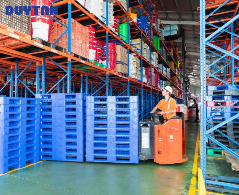 STEEL CORE PLASTIC PALLETS AND OUTSTANDING FEATURES COMPARED TO O